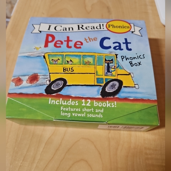 Other | Pete The Cat Phonics Box 12 Books Short And Long Vowel Sounds ...